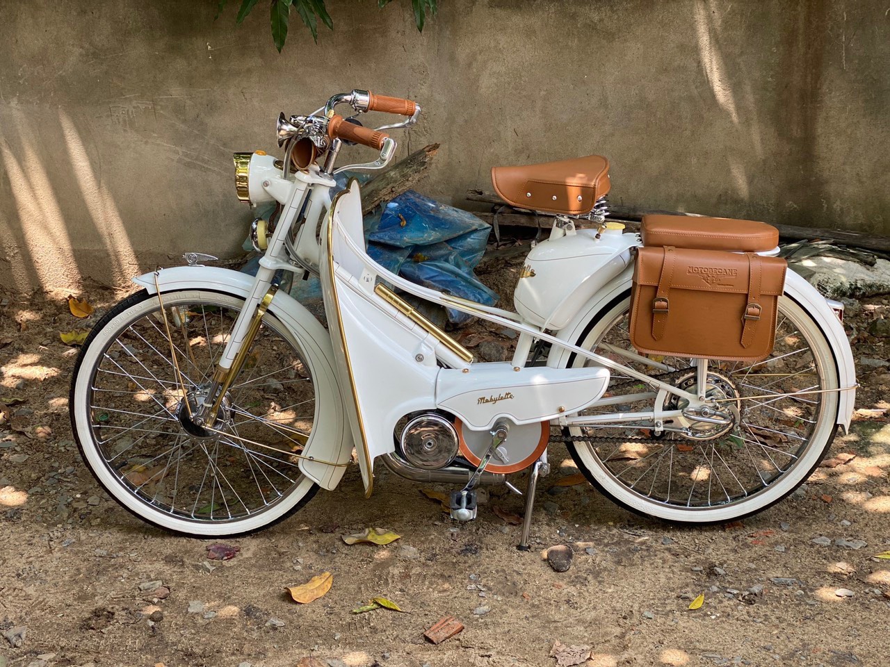 Mobylette AV54 - Màu Trắng