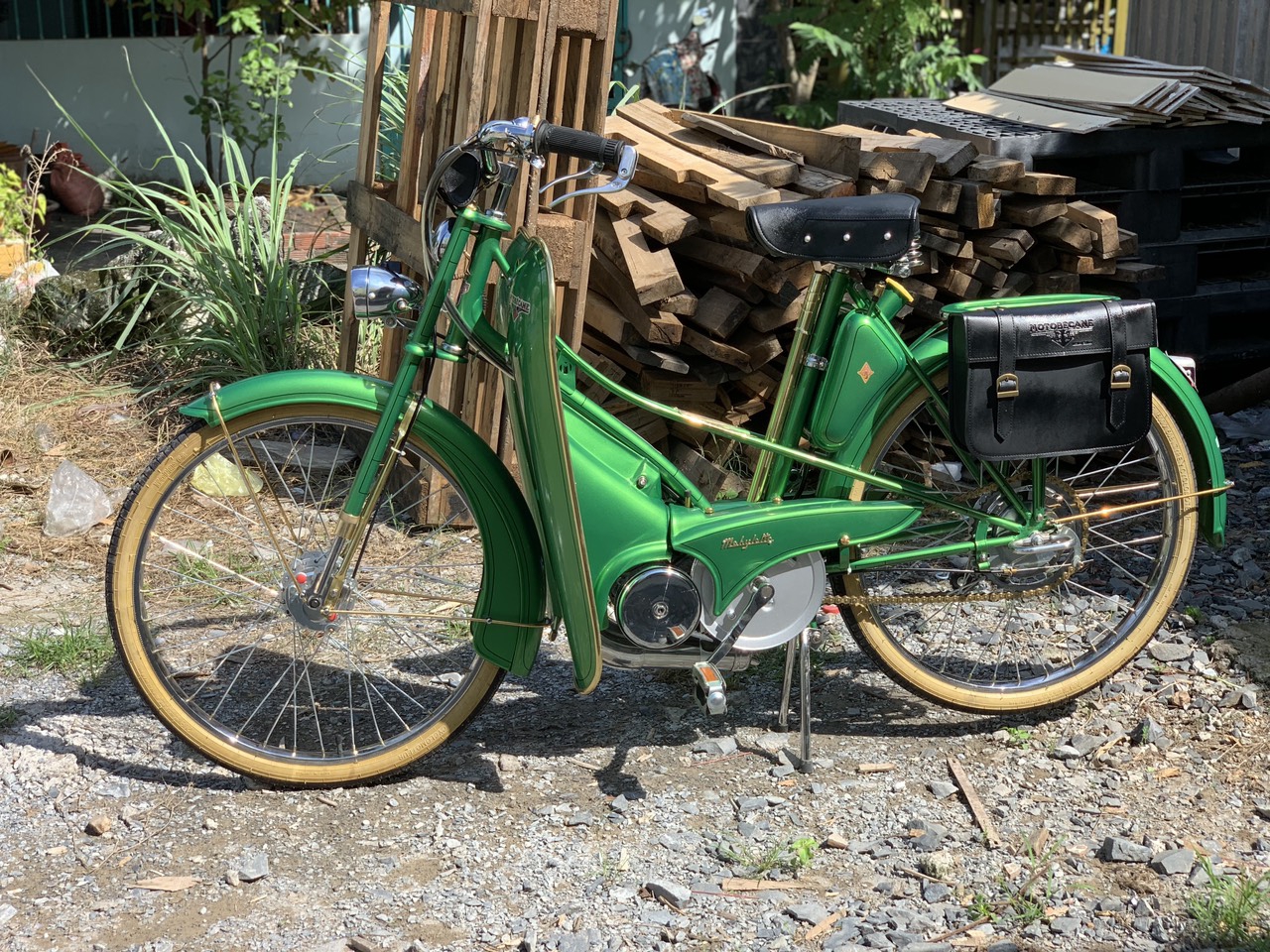 Mobylette AV3 - Màu Xanh Lá Đậm